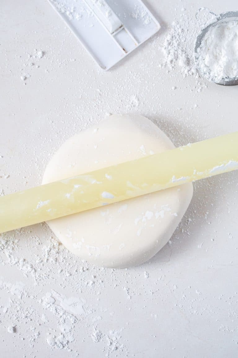 Marshmallow Fondant Recipe (Easy, Soft, & Stretchy)