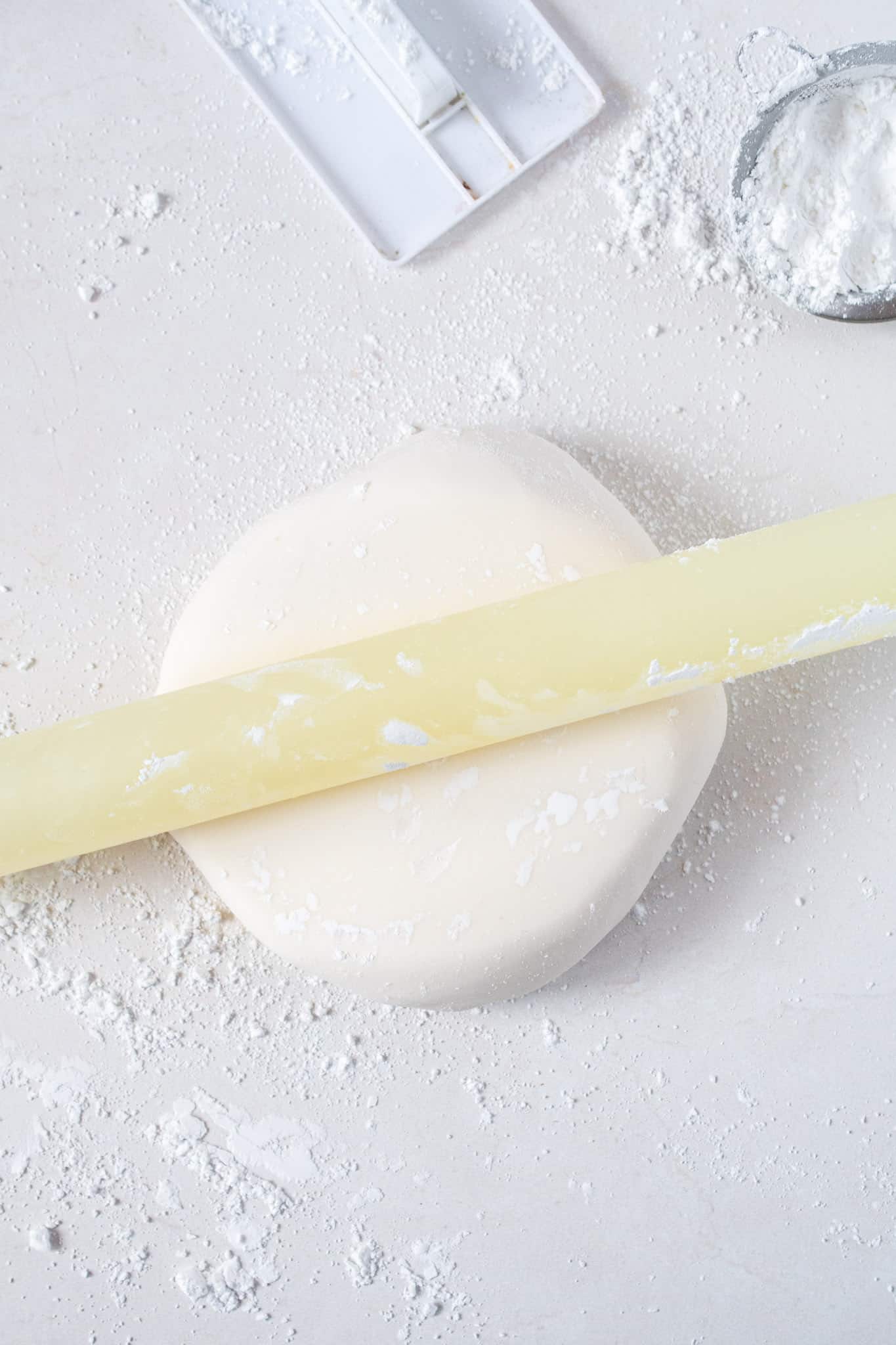 Marshmallow Fondant Recipe (Easy, Soft, & Stretchy)