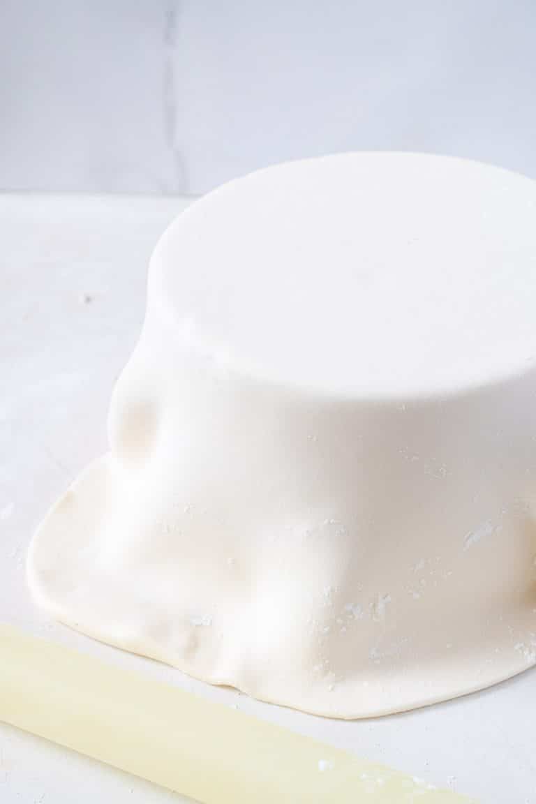 Marshmallow Fondant Recipe (Easy, Soft, & Stretchy)