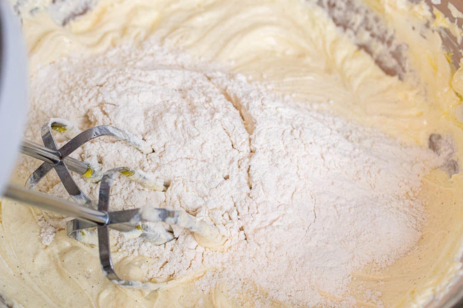 Best 7UP Pound Cake Recipe (Moist & Buttery & Easy to Make)